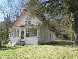 Country Camp & Home With Untapped Potential – STORY OF THE DAY