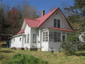 Country Camp & Home With Untapped Potential – STORY OF THE DAY