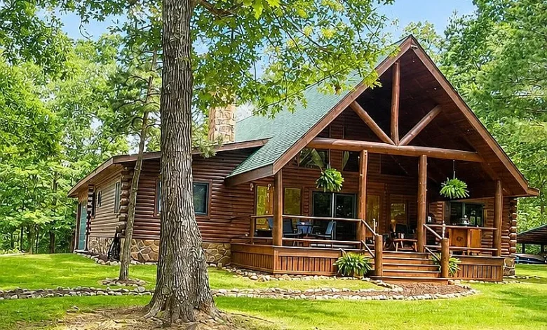 Rustic 16-Acre Log Home Retreat in Poplar Bluff – STORY OF THE DAY