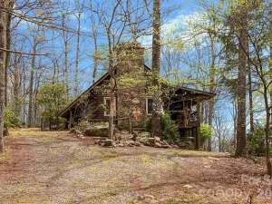 54-Acre Mountain Cabin Escape – STORY OF THE DAY
